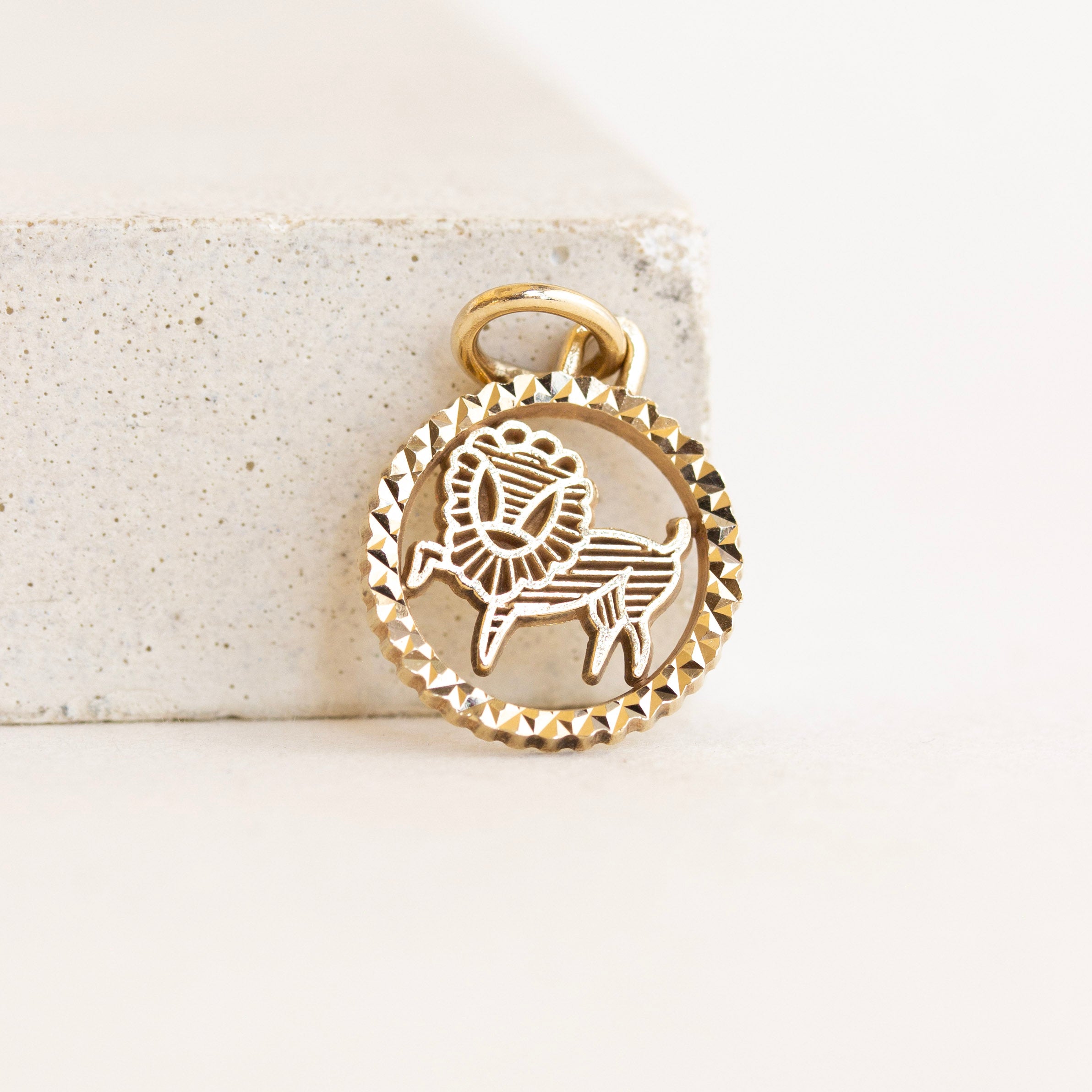 Vintage Leo Charm 10K Gold | Curated Fine Vintage Jewellery – Evorden