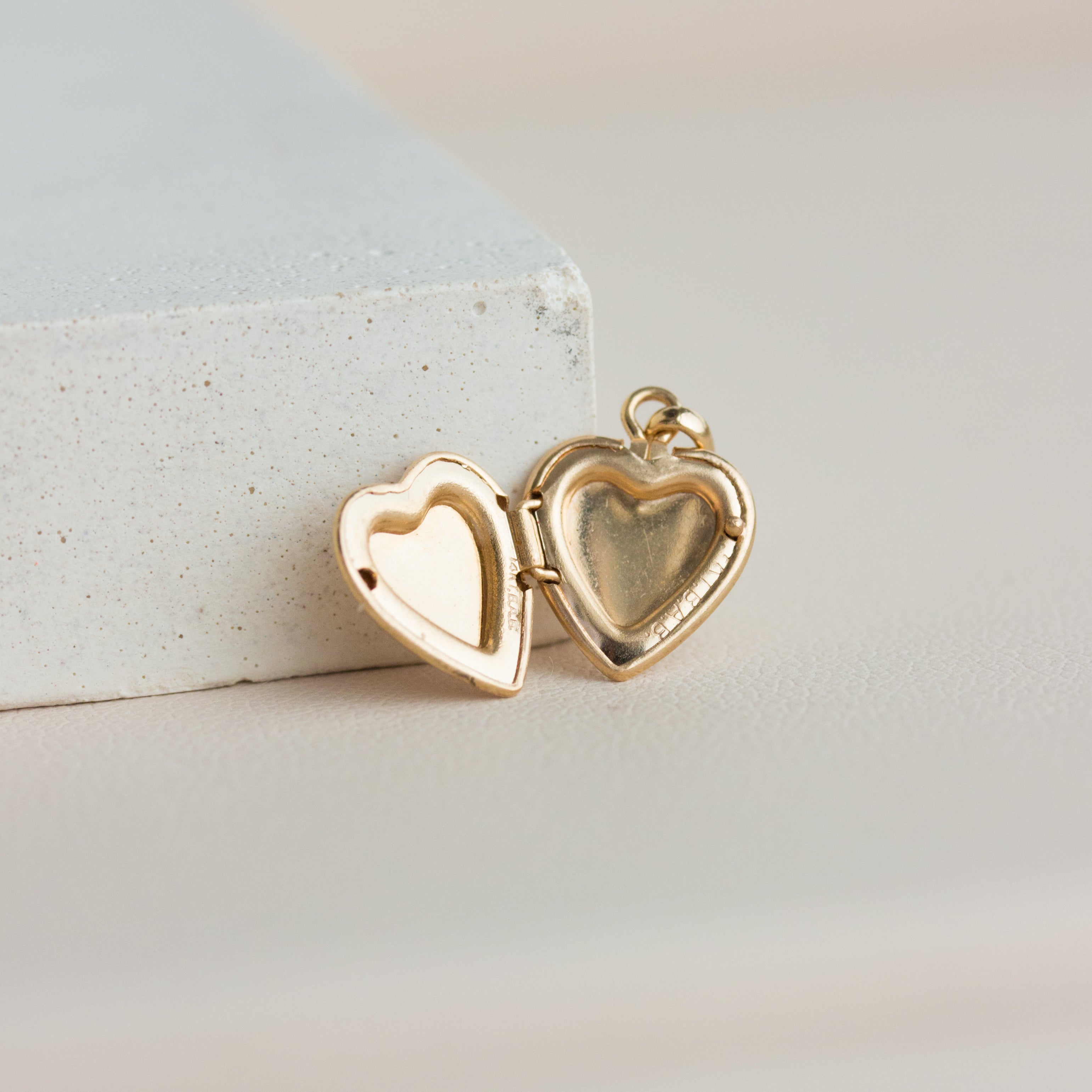 Mini Heart 14k Gold Locket | Curated Fine Vintage Jewellery – Evorden